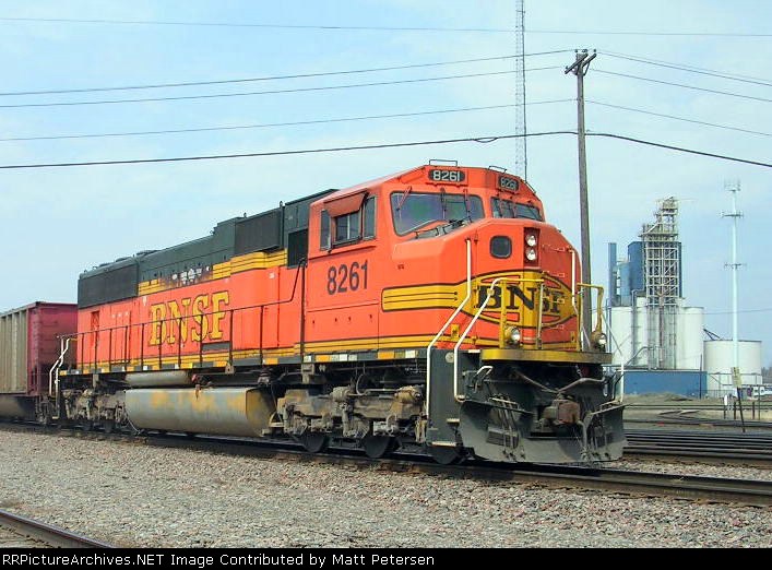BNSF 8261